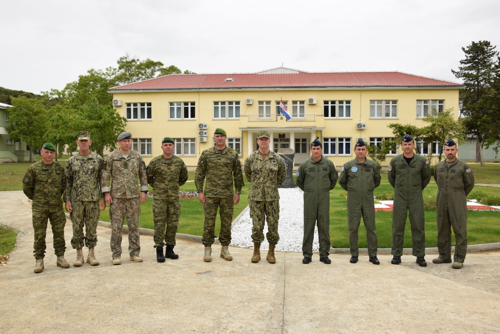 Viceadmiral Colin Kilrain posjetio vojarnu u Zemuniku