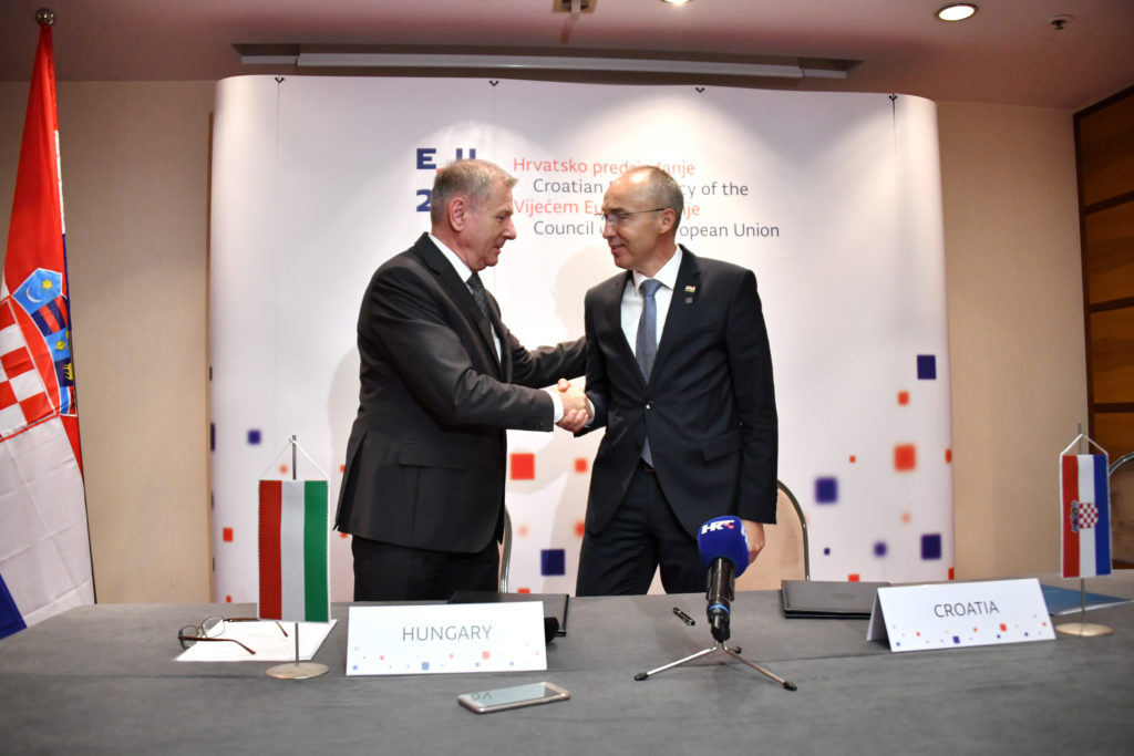 Minister Krstičević and MInister Benko sign MoU Hq Multinational ...