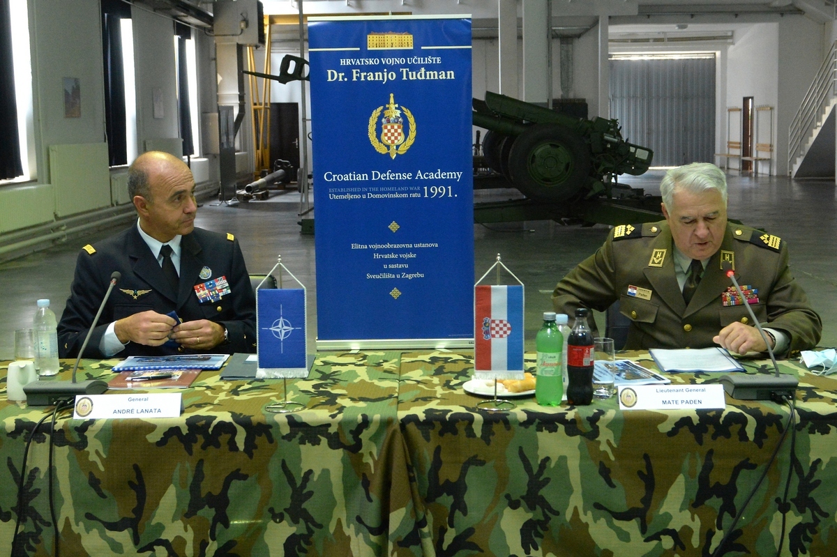 Zapovjednik Savezničkog zapovjedništva za transformaciju posjetio HVU - MORH